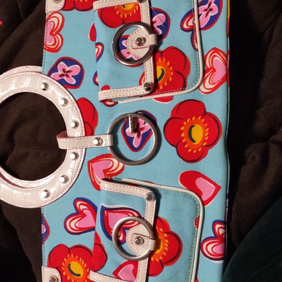 Guess | Bags | Guess Heart And Flower Purse | Poshmark